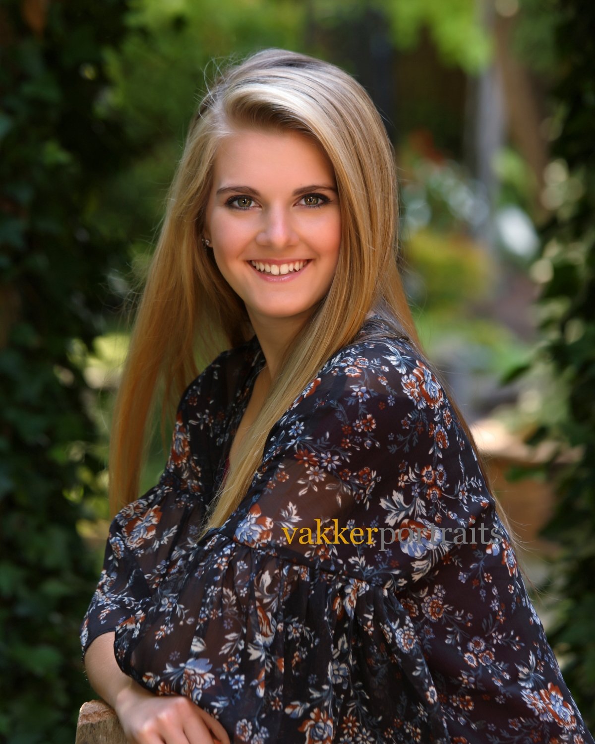 Jessica G. - Cedar Crest High School - Vakker Portraits