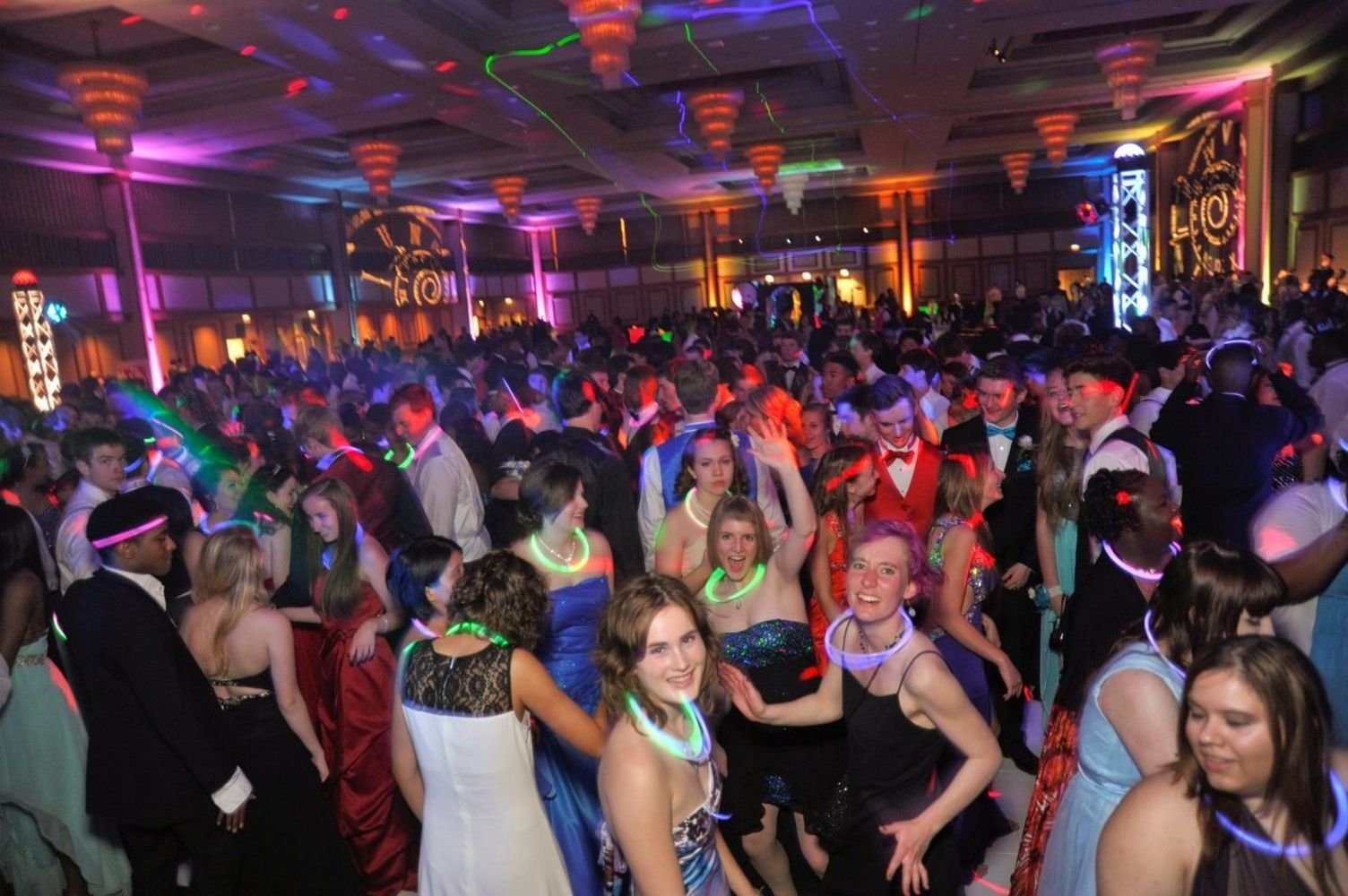 Prom & Party Events | Metropolitan Disc Jockey