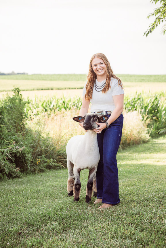 Rylee's High School Senior Photos: Farm Session - Elaina Eppinger ...