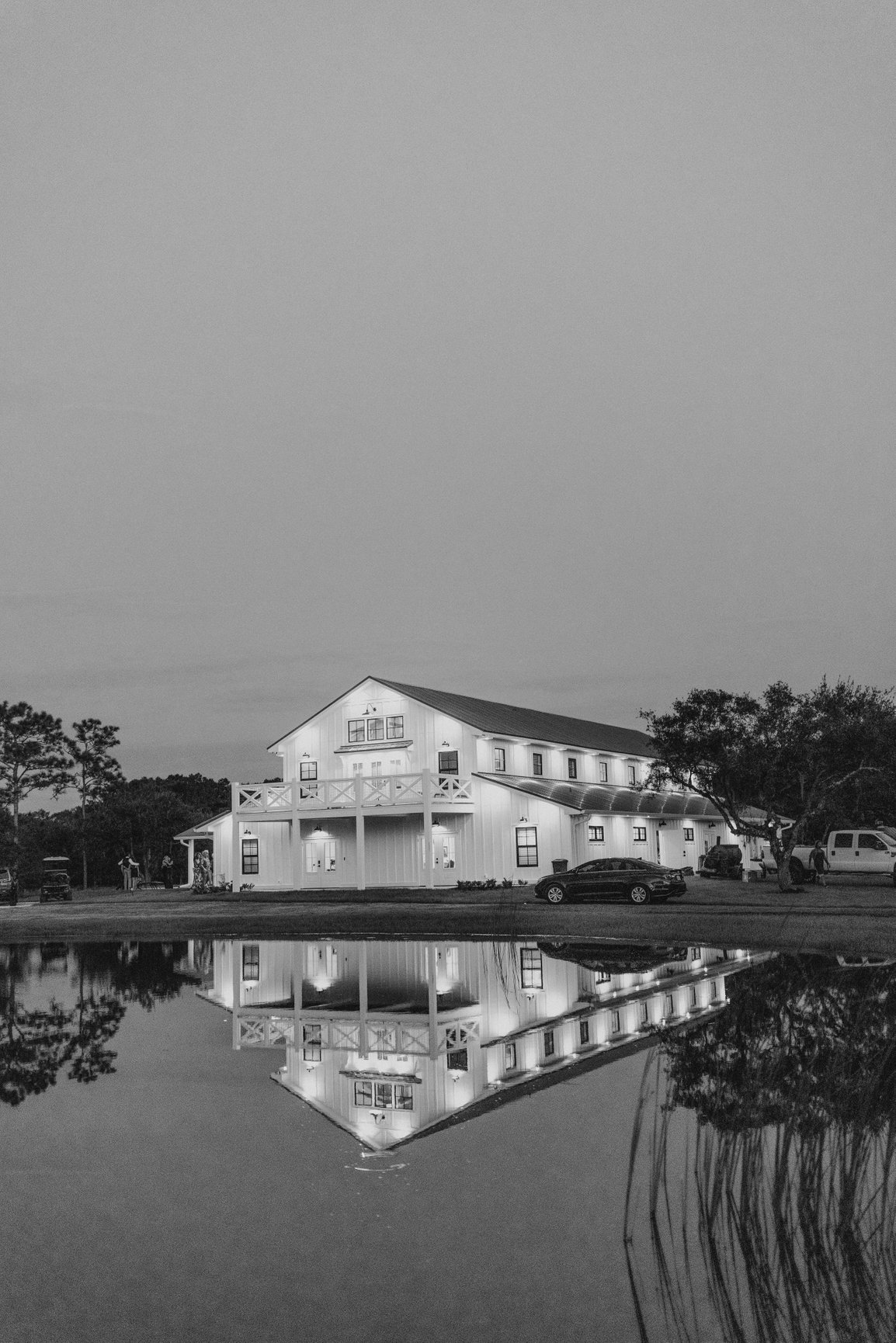 Ciara & Nathan White Barn Wedding at King's Crossing - Alisa Sue ...