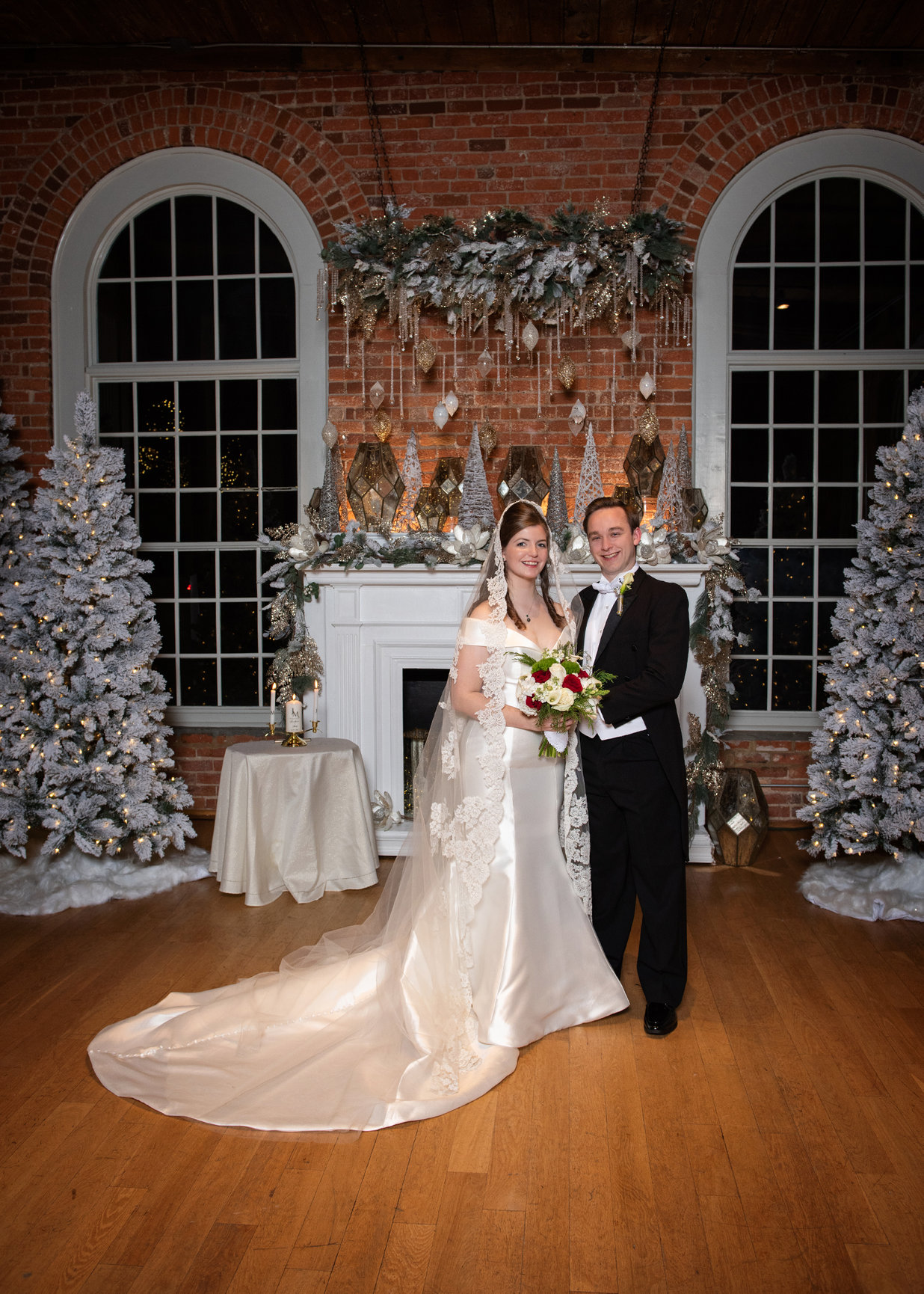 Baumstamm Sägen Success! Mark and JoAnna Say Vows and Saw Logs in ...