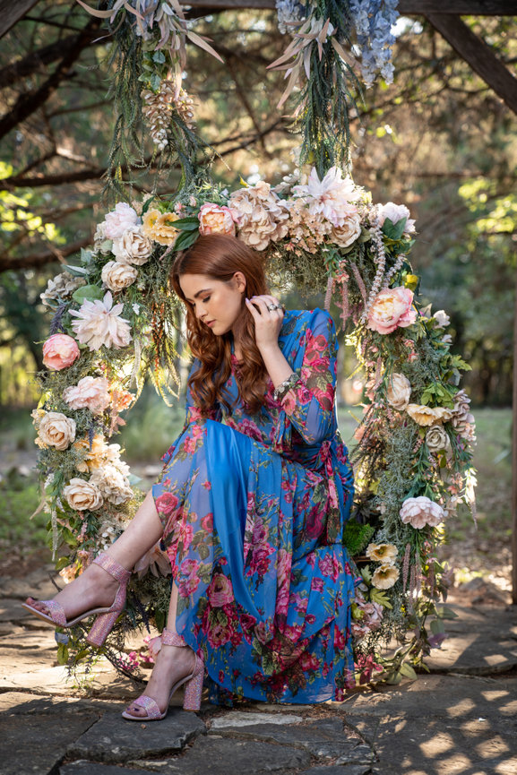 IN THE PORTRAIT GARDEN - Artistic Images