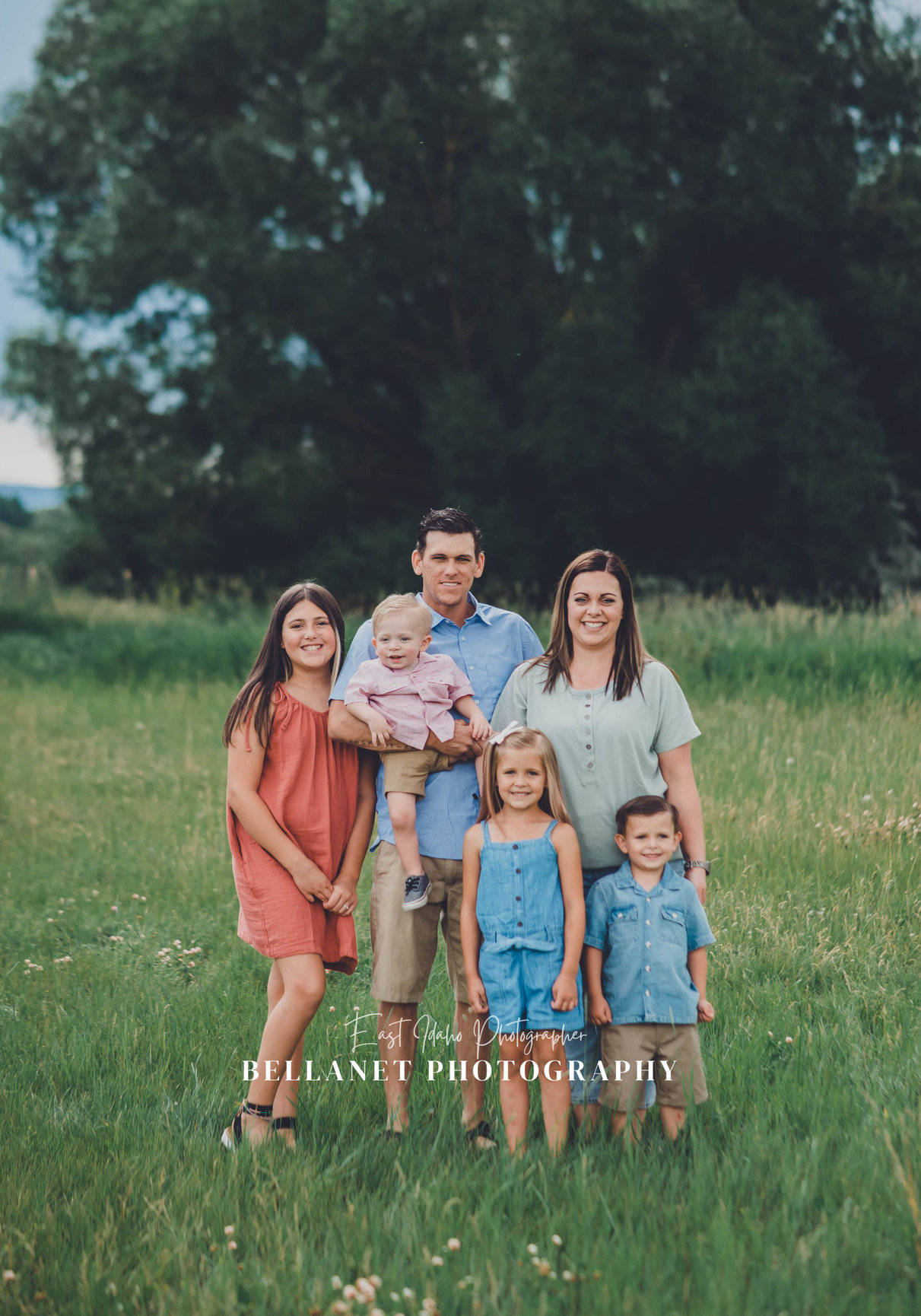 What colors to wear for Spring family photos